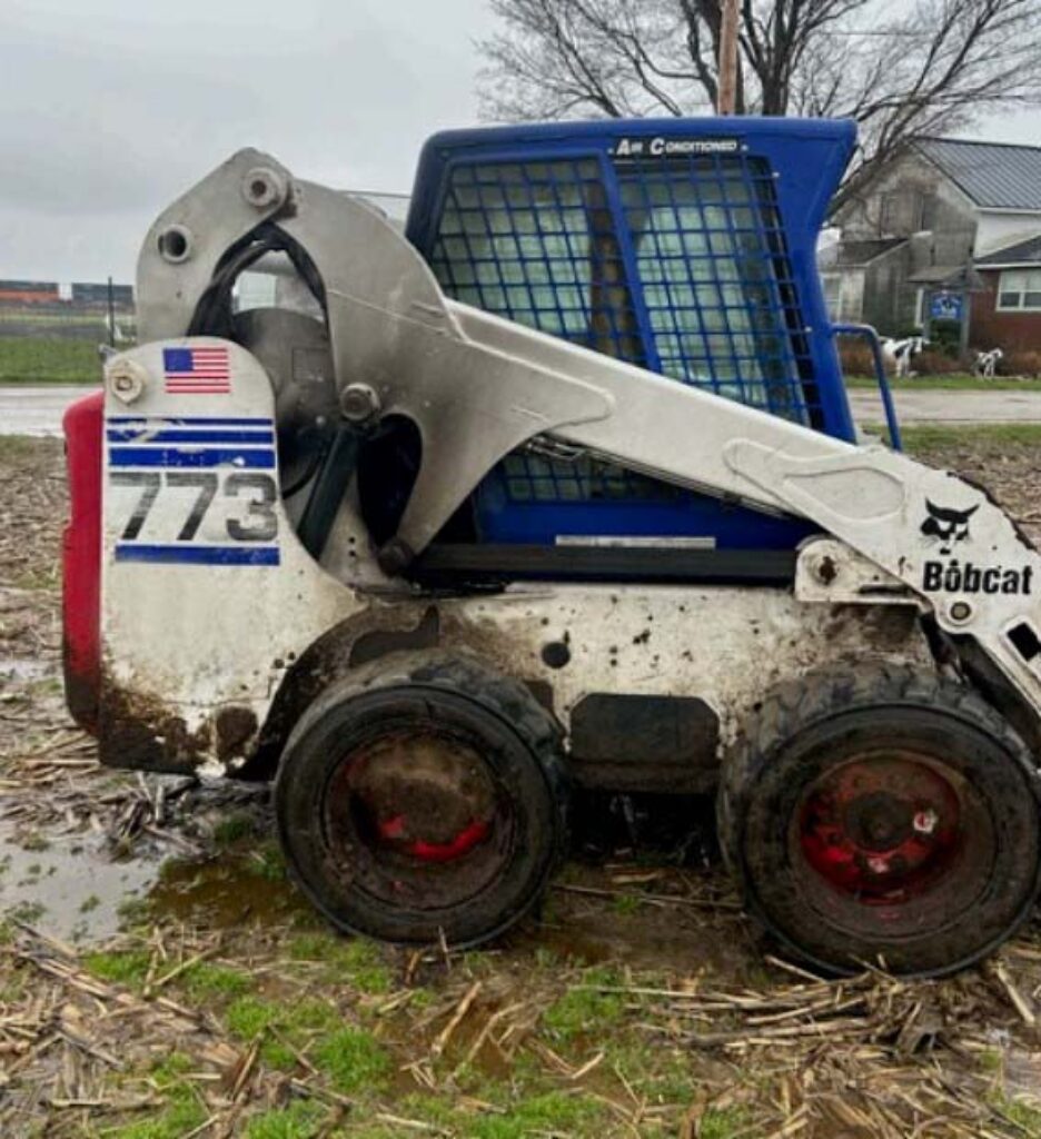[Auction]: 2001 Bobcat 773 Skid Steer | est. 2,499 hours miles ...