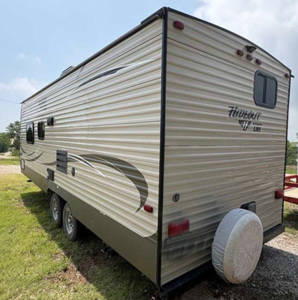 [Auction]: 2018 Keystone Hideout Camper | Kansas | damaged | CAG